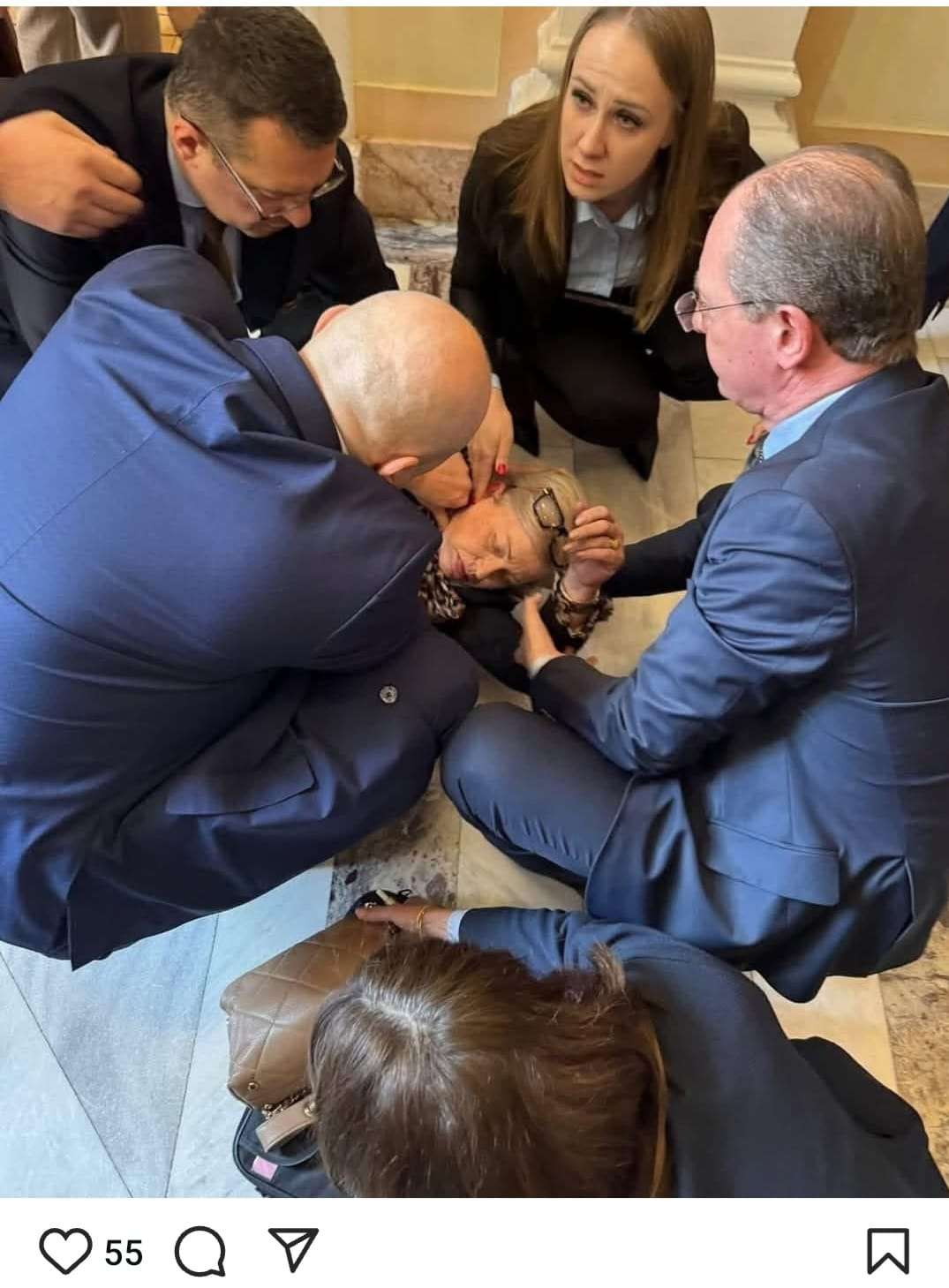 GLAS ZAPADNE SRBIJE - Haos u skupštini Srbije opozicija bacila suzavac ...